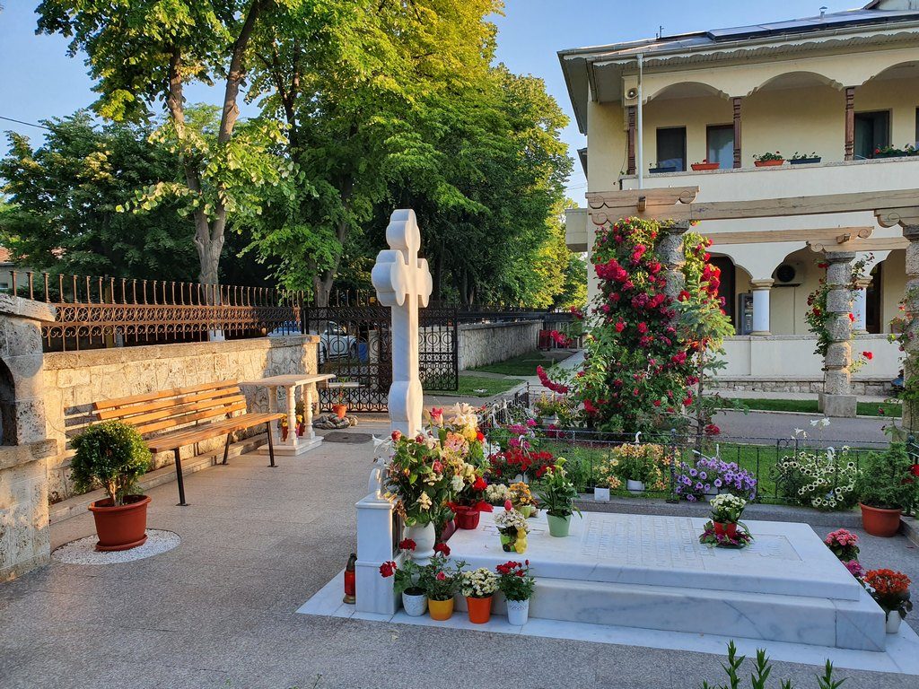 Manastirea Sfanta Maria din Techirghiol, popas pentru rugaciune, odihna ...