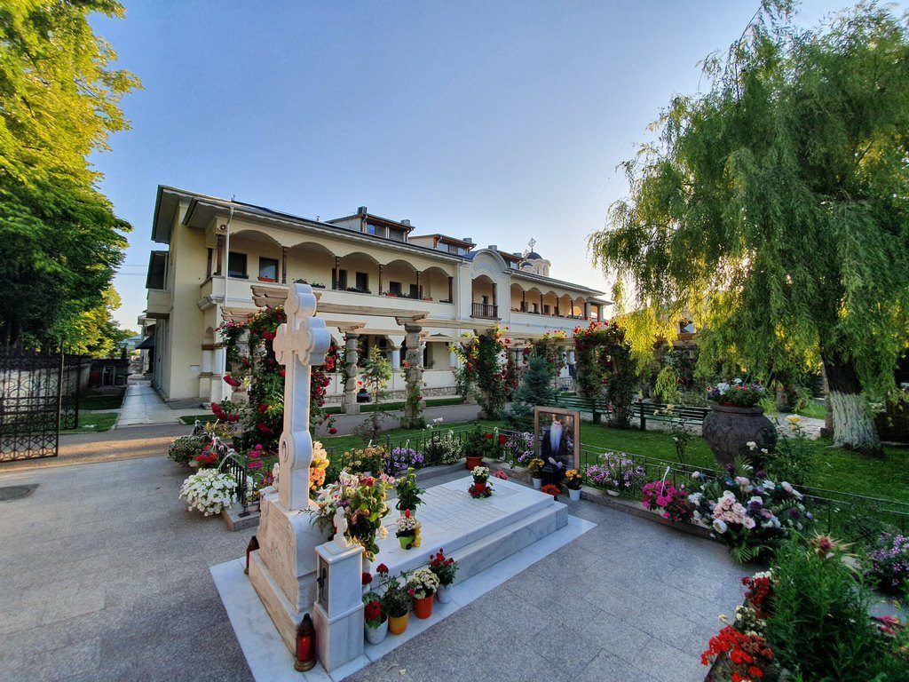 Manastirea Sfanta Maria din Techirghiol, popas pentru rugaciune, odihna ...