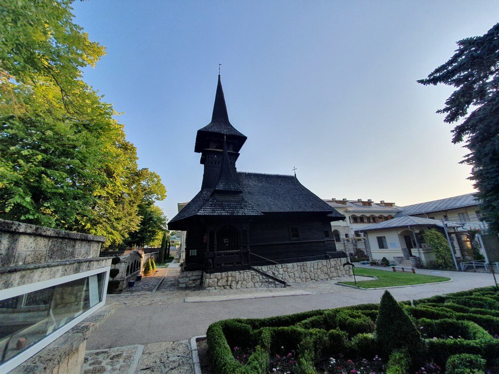 Manastirea Sfanta Maria din Techirghiol, popas pentru rugaciune, odihna ...