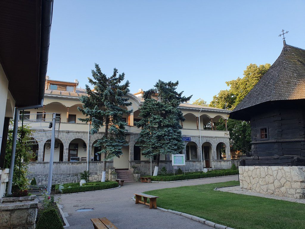 Manastirea Sfanta Maria din Techirghiol, popas pentru rugaciune, odihna ...