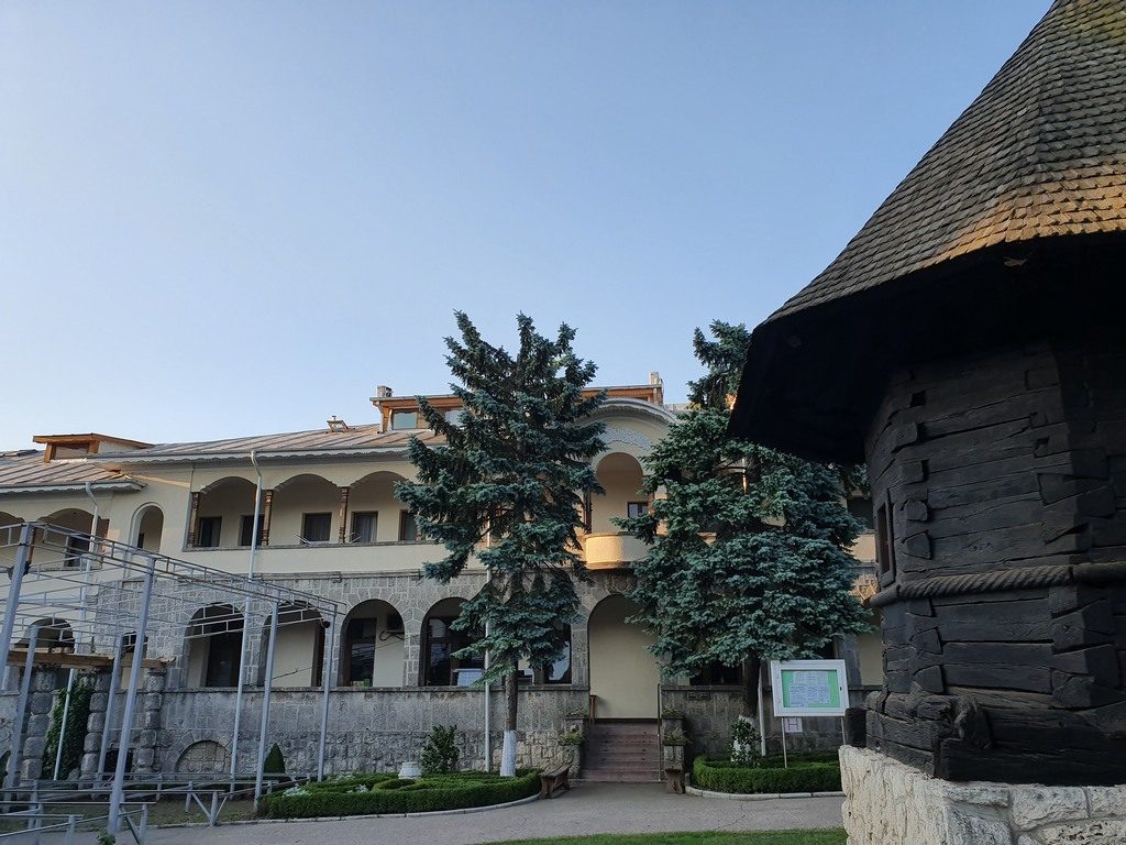 Manastirea Sfanta Maria din Techirghiol, popas pentru rugaciune, odihna ...