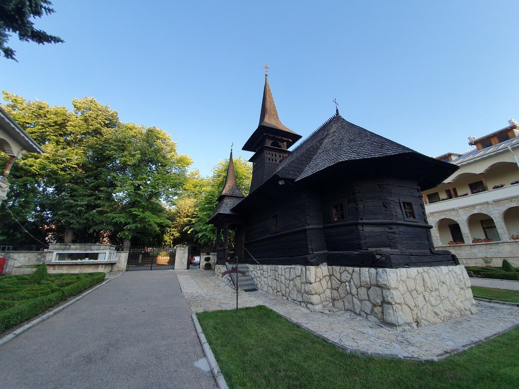 Manastirea Sfanta Maria din Techirghiol, popas pentru rugaciune, odihna ...