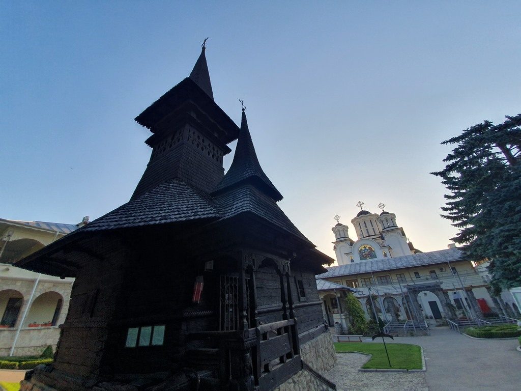 Manastirea Sfanta Maria din Techirghiol, popas pentru rugaciune, odihna ...